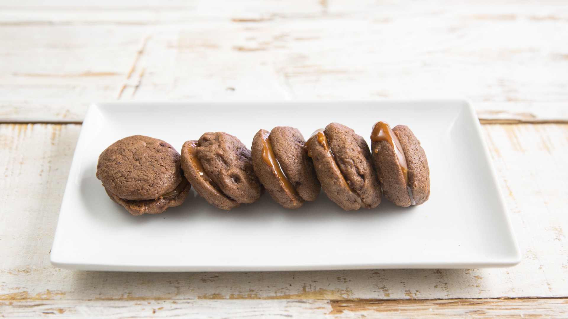 Mini brookies with salted caramel | Tastemade