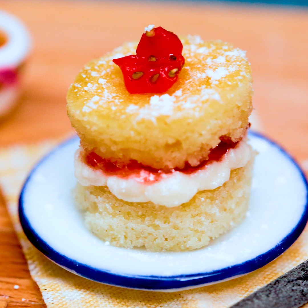 Tiny Victoria Sponge | Tastemade