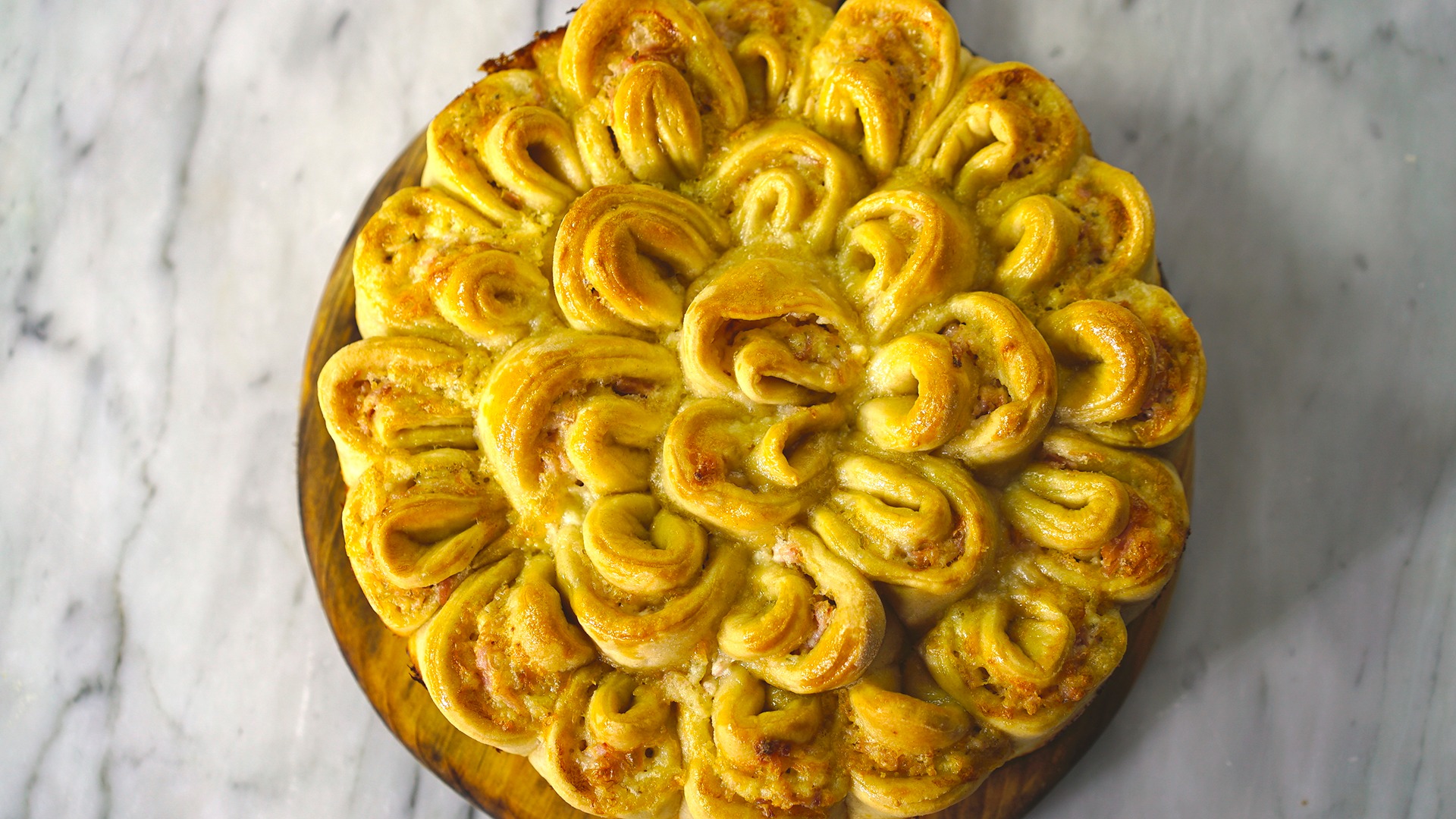 Bloomin' Ham & Cheese Bread | Tastemade