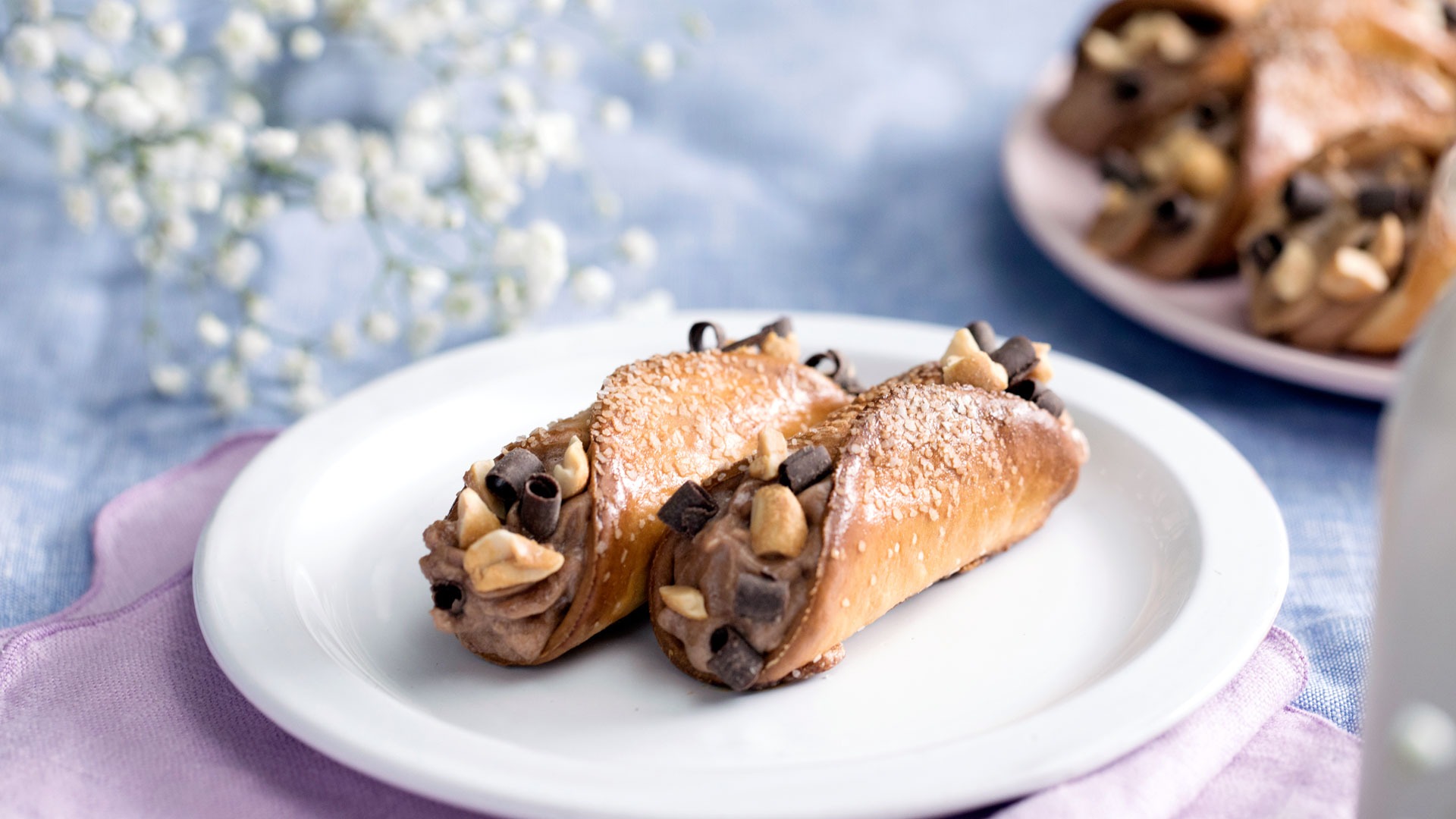 Chocolate Peanut Butter-Stuffed Cannoli Pretzels | Tastemade